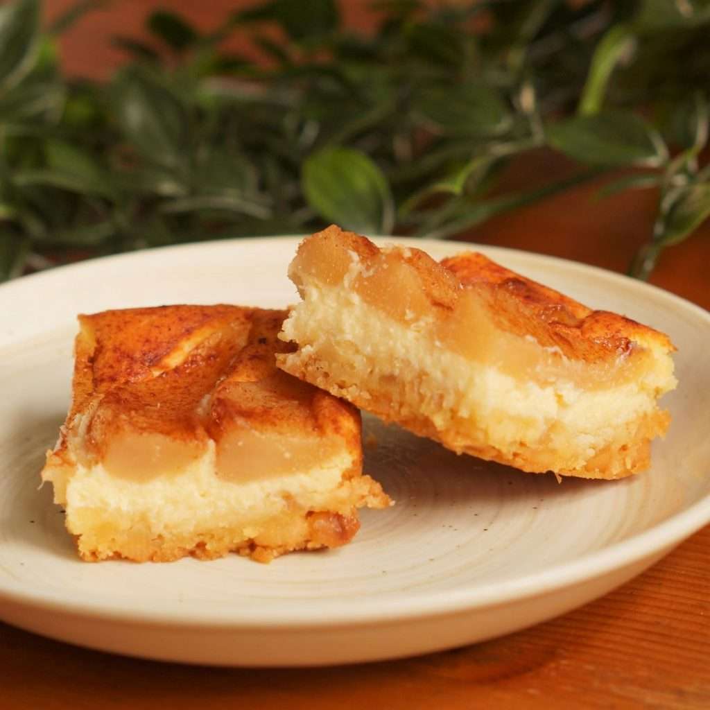 MLB Macadamia Pear Pie | Mummy Liz Bakes