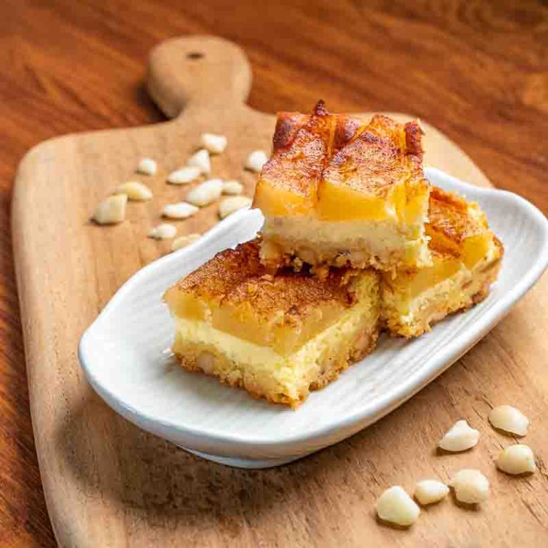 MLB Macadamia Pear Pie – Mummy Liz Bakes